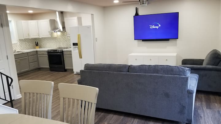 Walk To Uva • Modern Townhome • Long‑stay Ready - Charlottesville, VA