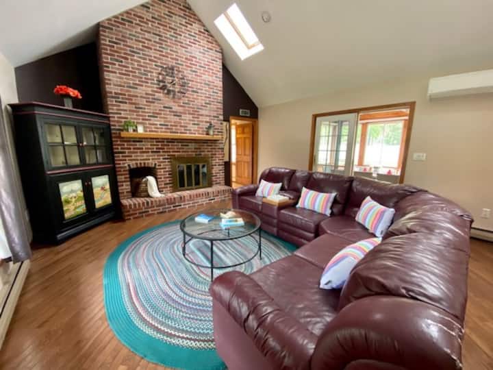 Multi-family Escape! Near Lake George & Saratoga - Glens Falls, NY