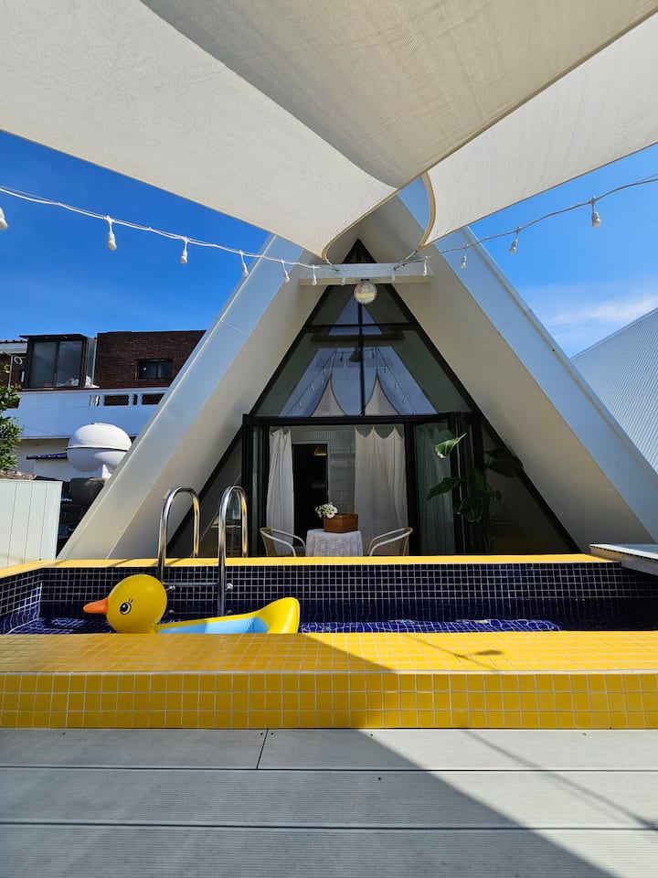 제주도 동쪽 함덕해수욕장 가성비+감성 숙소 자쿠지+수영장 커플 펜션 - Jeju-si