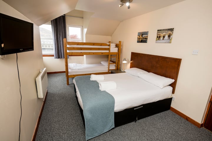 Family - Double Bed + Bunk Bed - Fort William