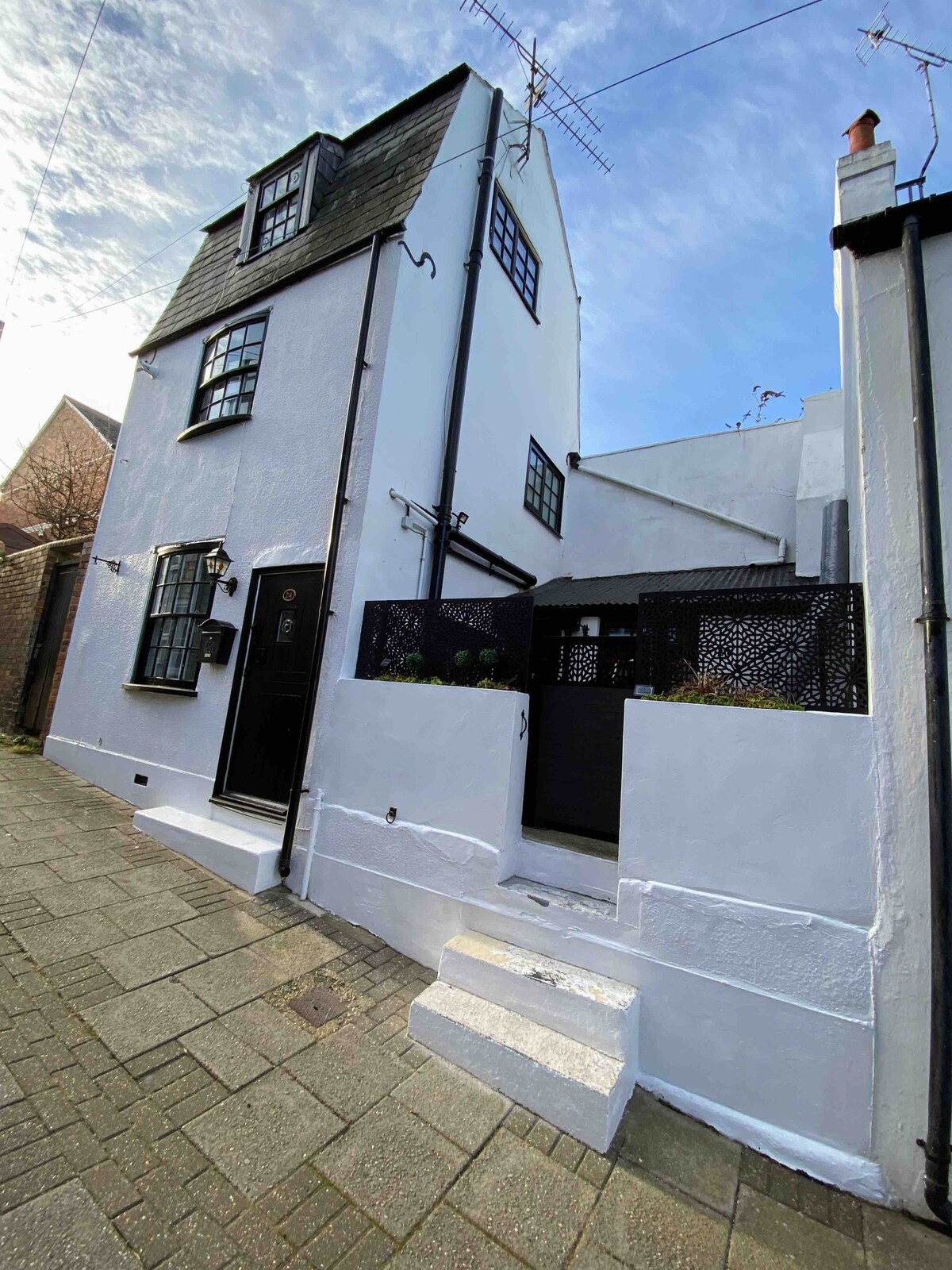 Snuggles, Love Lane - cute, quirky, omg cottage - Cottages for Rent in ...