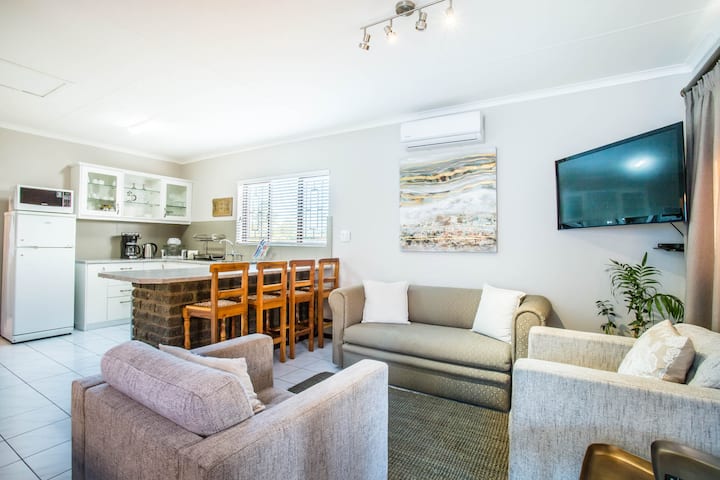 Stylish 2 Bedroom House With Inverters - George