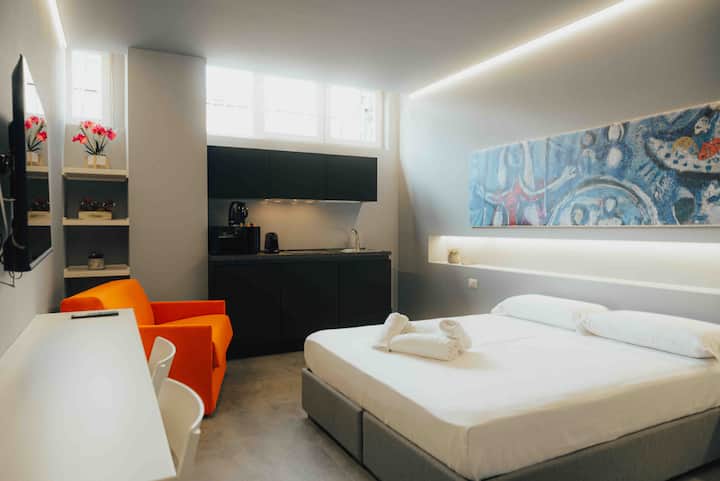 Home Artist's Jenner 29 / 5 - Milan