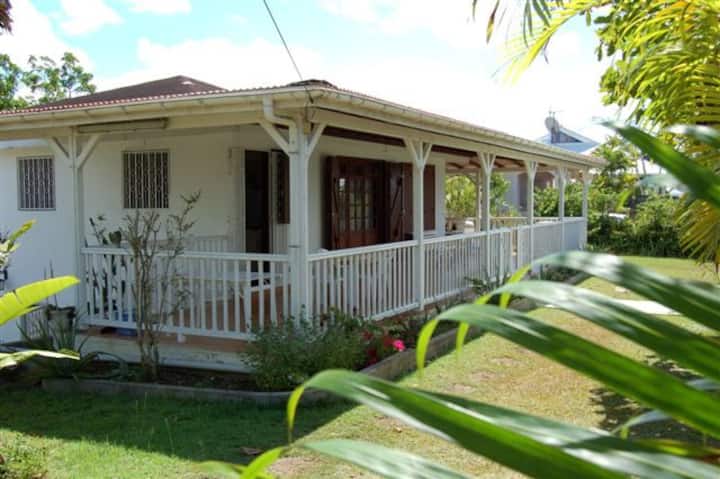 Villa Créole 10 Minutes De La Plage Avec  Citerne - Guadeloupe
