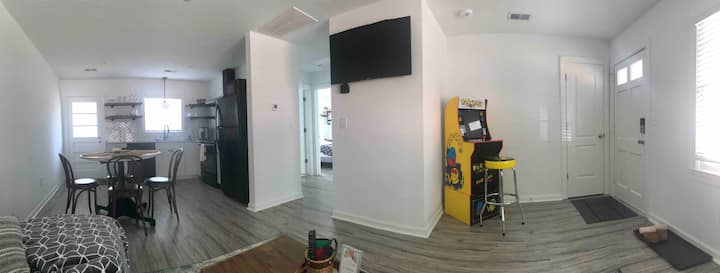 Cozy Charleston 2 Br W/ Office Space (R) - Charleston, SC