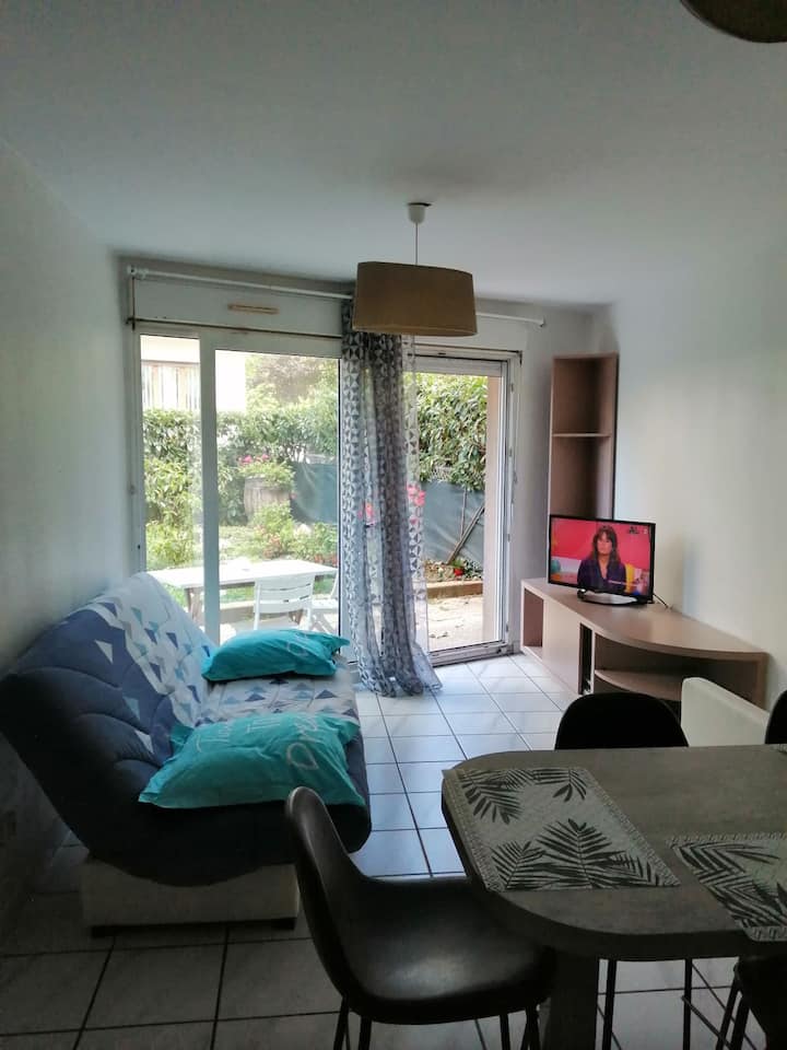 Un Jardin En Ville.
Appartement En Rez De Jardin, - Epagny