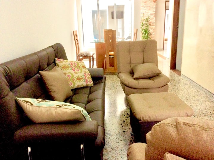 Beautiful Home In Envigado. No Stairs No Escalas - Itagüí