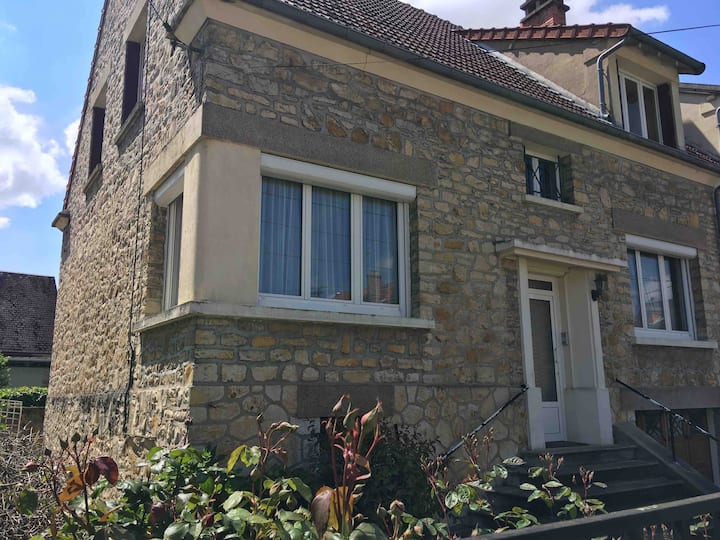 Agréable Maison De Ville Avec Parking 8 Personnes - Nevers