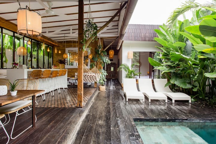 Swim At Famous Beaches Near A Villa - Indonesia
