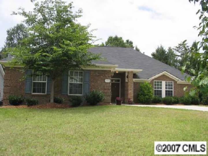 Friendly Quite And Safe Stay - Lake Wylie, SC