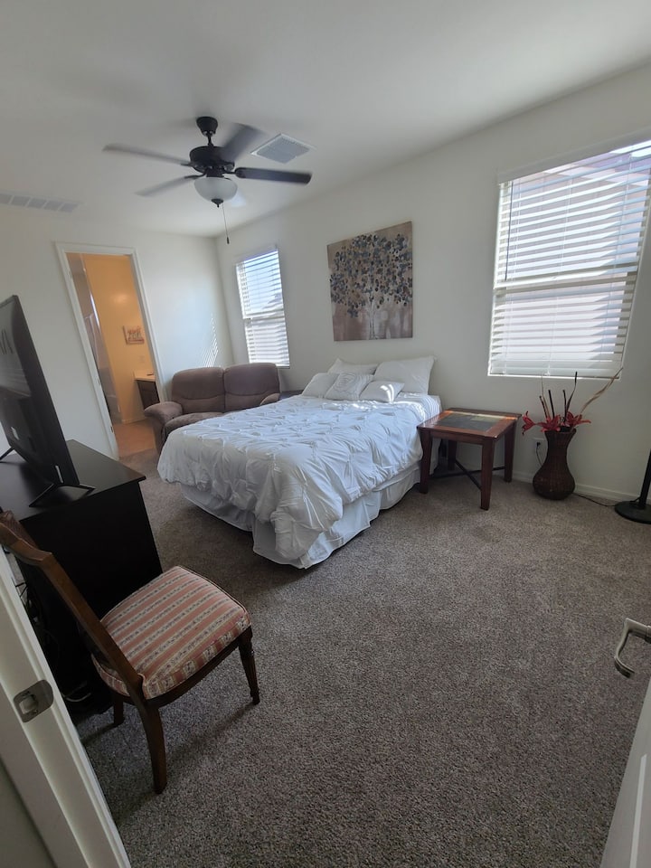 Large Spacious Queen Room- Sweet Suite - Sun Lakes, AZ