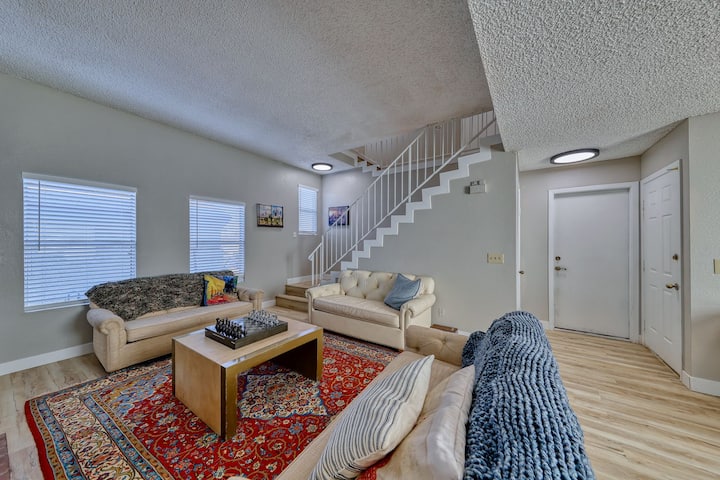 Restful Desert Oasis 4 Bedrooms And A Grand Piano! - Henderson, NV