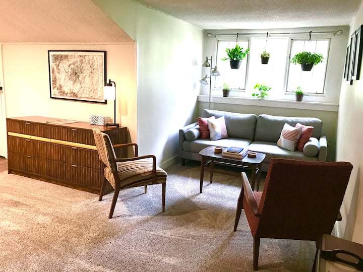 2 Br Treetop Bungalow In The Heart Of 12th South - Nashville, TN