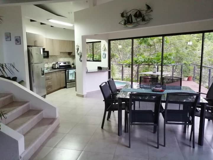 Casa Grande En Villa Leona, Puntaleona - Costa Rica