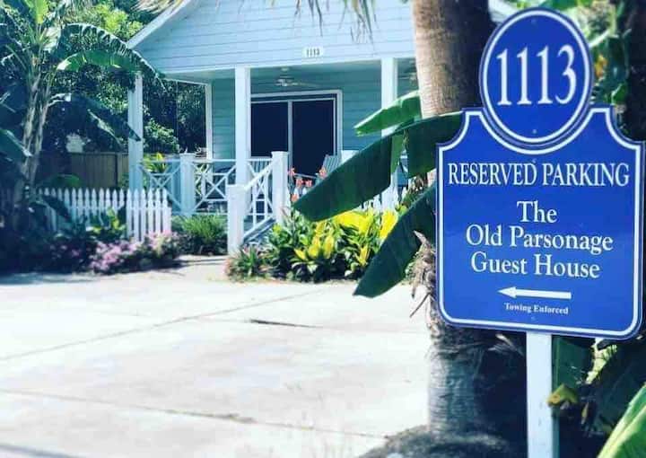 The Old Parsonage Guest House - Seabrook, TX