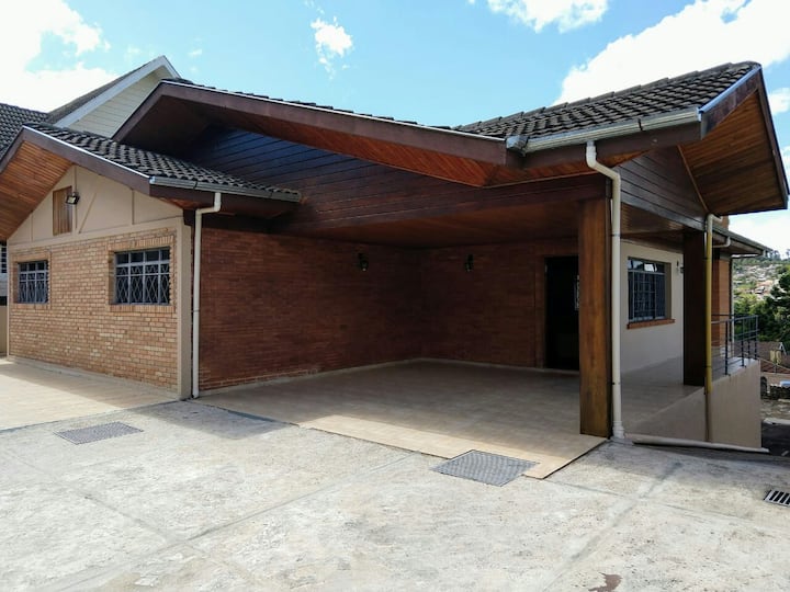 Casa Espaçosa E Aconchegante. - Campos do Jordão