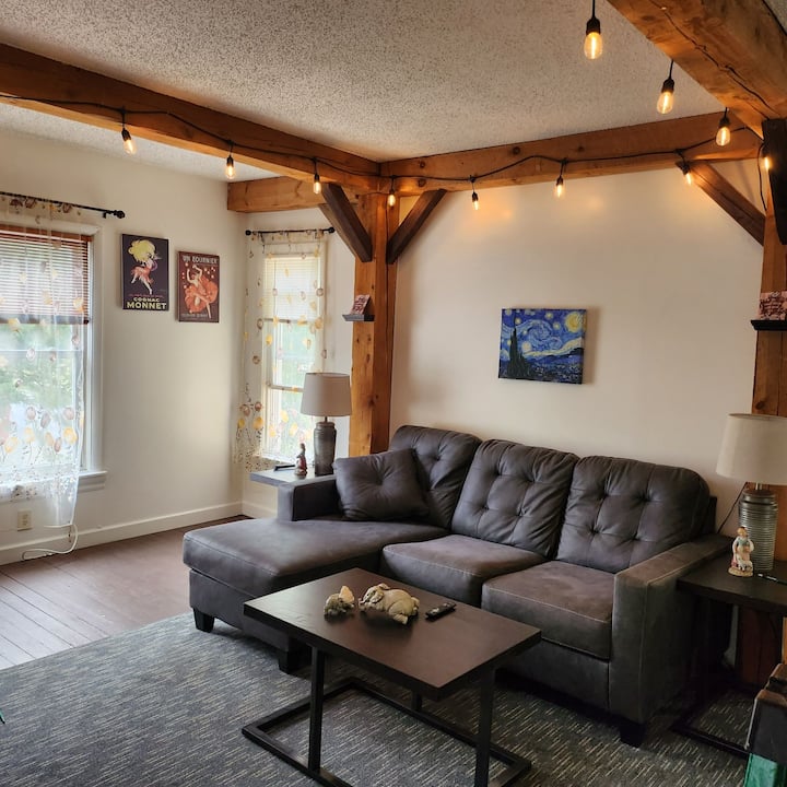 Nice 2 Bedroom Close To Downtown - Glens Falls, NY
