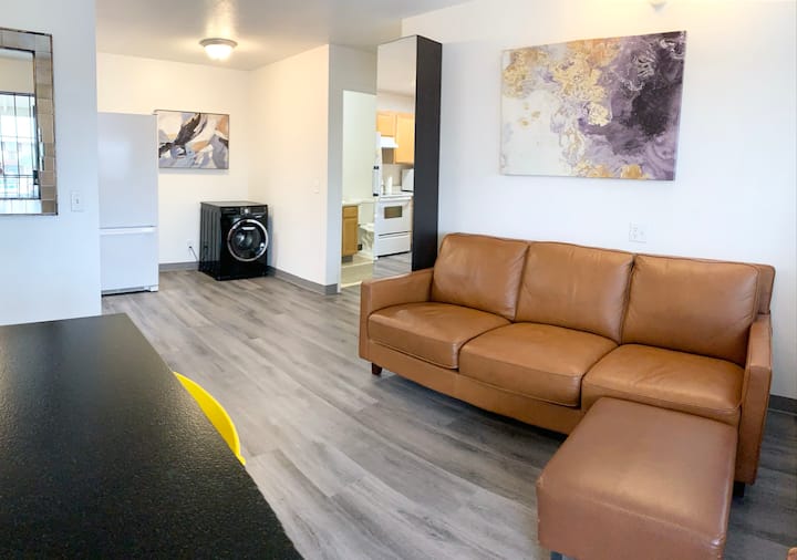 # Central Location Stylish Condo Near Strip Unlv - Henderson, NV