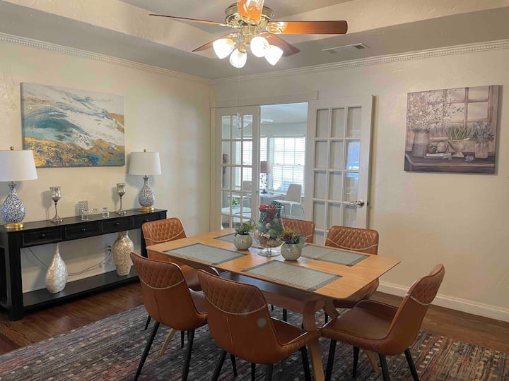 ⭐ Renovated 3bd/2ba W/ Sunroom ⭐ Near I-40 - Amarillo