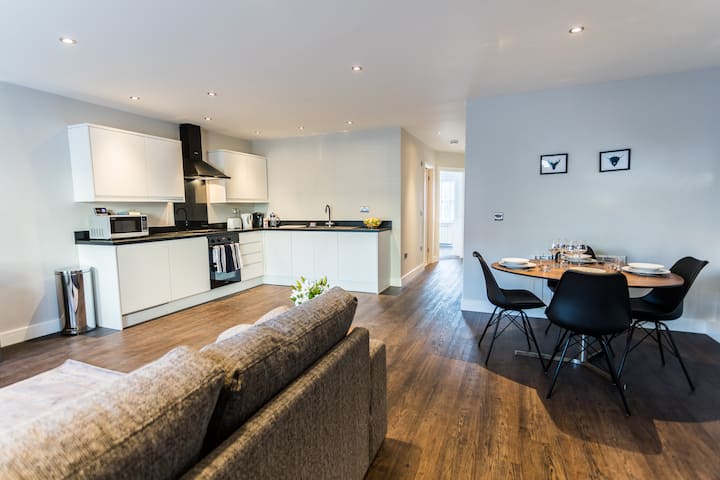 Cotswold Suite - Luxury Serviced Flat In Old Town With Secure Parking - 斯文敦