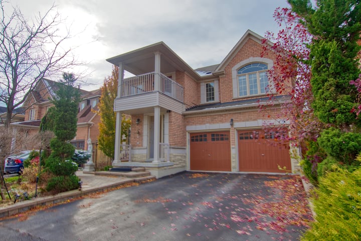 Family-friendly House Near Toronto Airport - Brampton