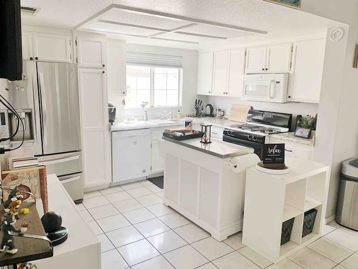 Cozy Family Getaway Near Disneyland - Downey, CA