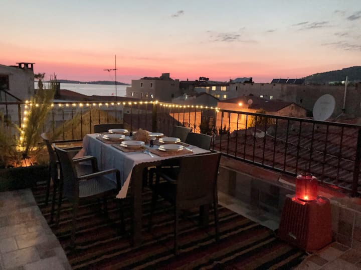 Eski Foça Merkezde Teraslı Dubleks Daire - Foça