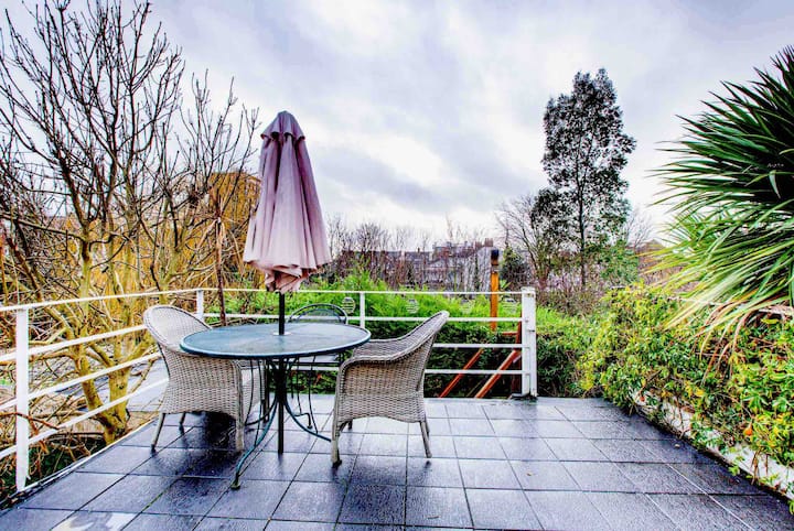Entire Studio With Private Balcony And Parking - 사우스엔드온시