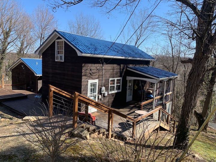 Castle View Quarters - Berkeley Springs, WV