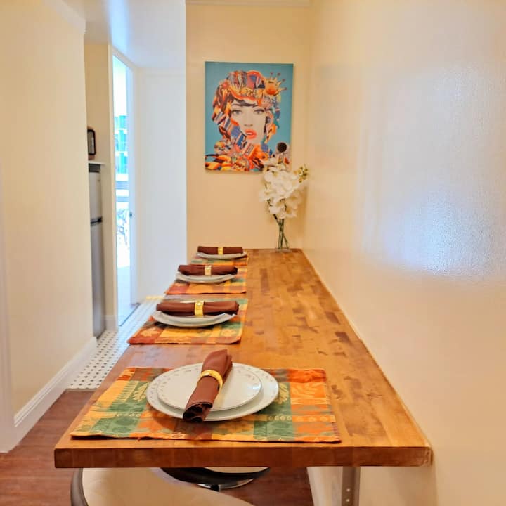 Relaxing Waikiki Legal Holiday Apt + Free Parking - Honolulu, HI