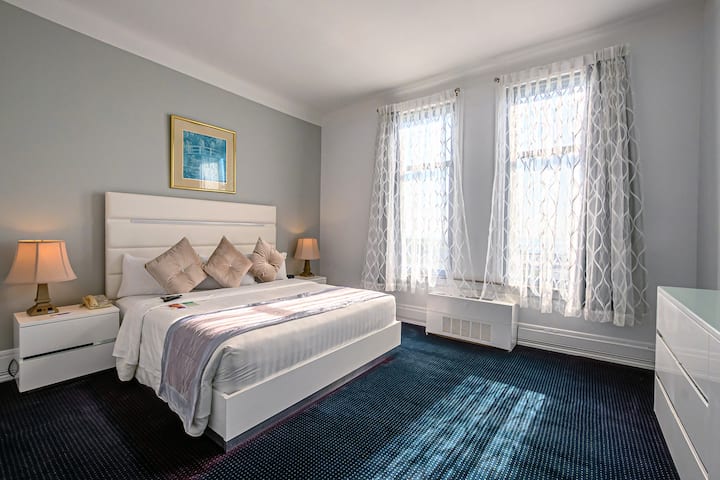 King Lakeview Room - Chicago