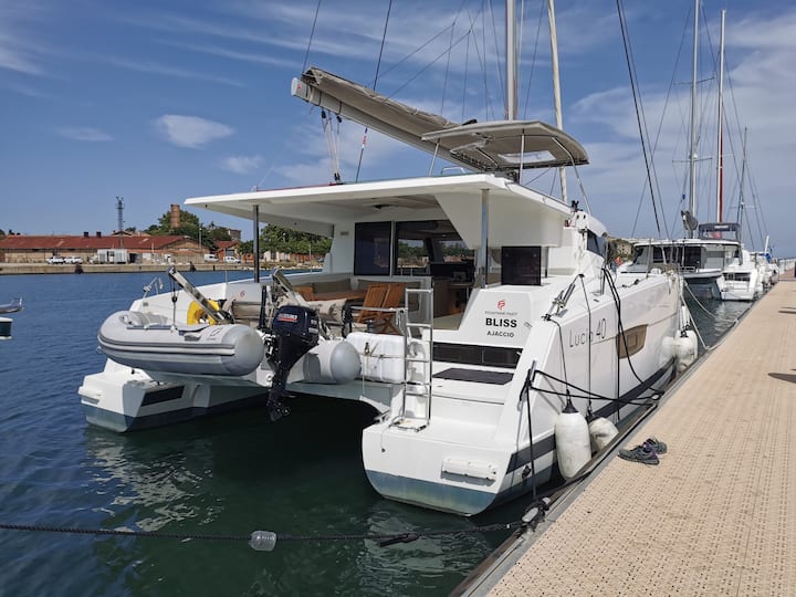 Location Catamaran à Quai - Salin de Giraud