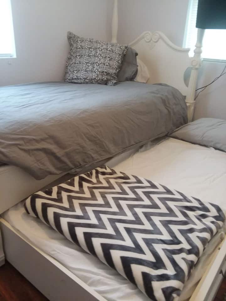 Cozy Room Near Twu - Denton, TX