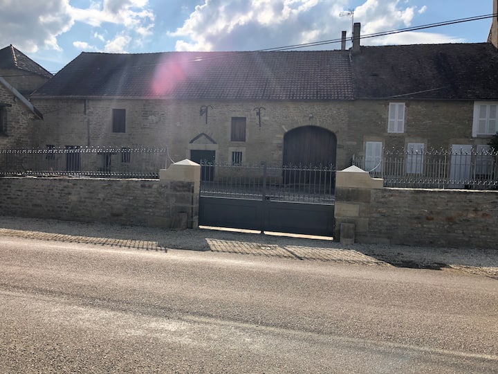 Belle Demeure Familiale En Pierre à Montoillot - Pouilly-en-Auxois
