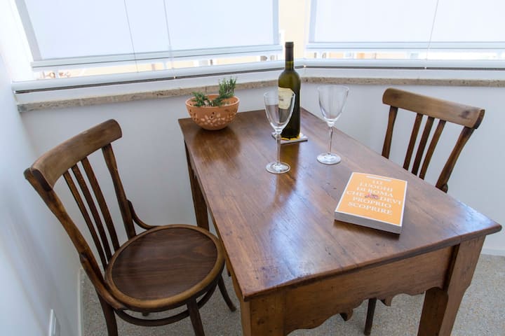 Light And Design In Monteverde - Rome