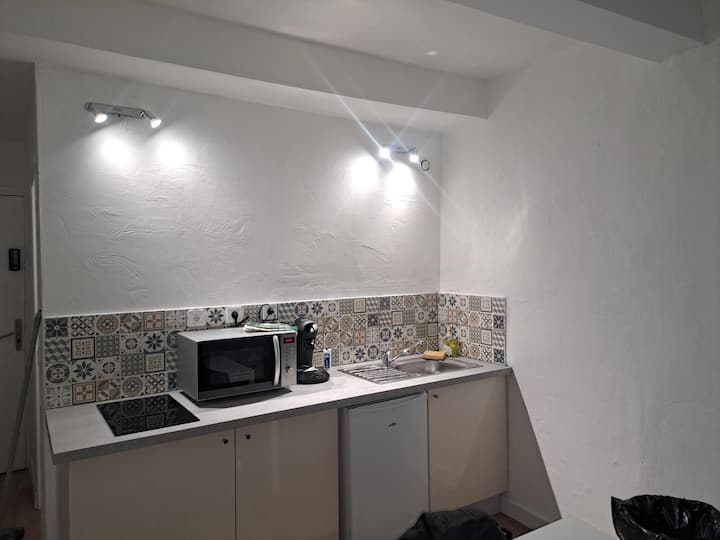 Budgetbnb 182, Studio Proche Opéra - Toulon