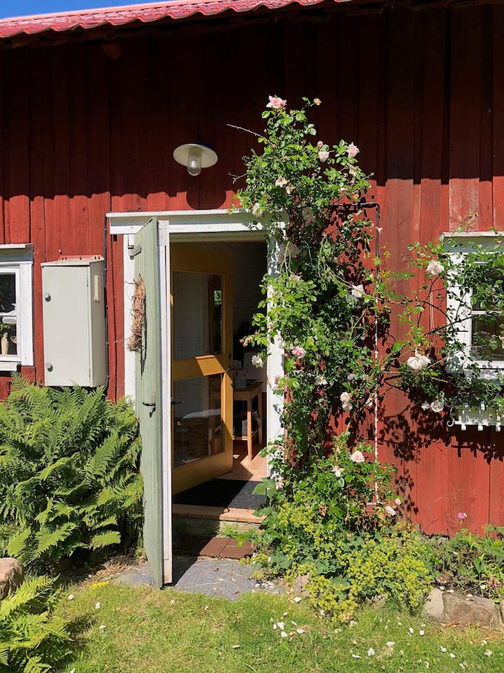 Reformed Barn Of 50 Sqm In Beautiful, Calm Garden. - Kungälv