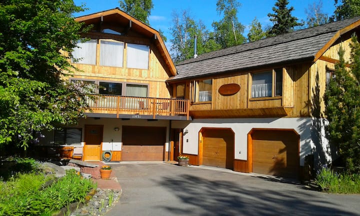 Alaska Chalet B&b - 800 Sqft 2 Bdrm Suite Retreat - Anchorage, AK