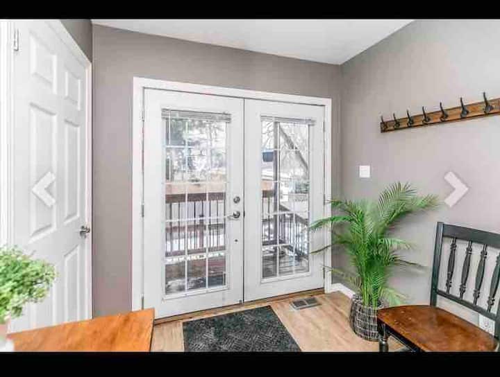 House 2 Bed Room And, 2 Bed 5 Minutes To Beach - Barrie