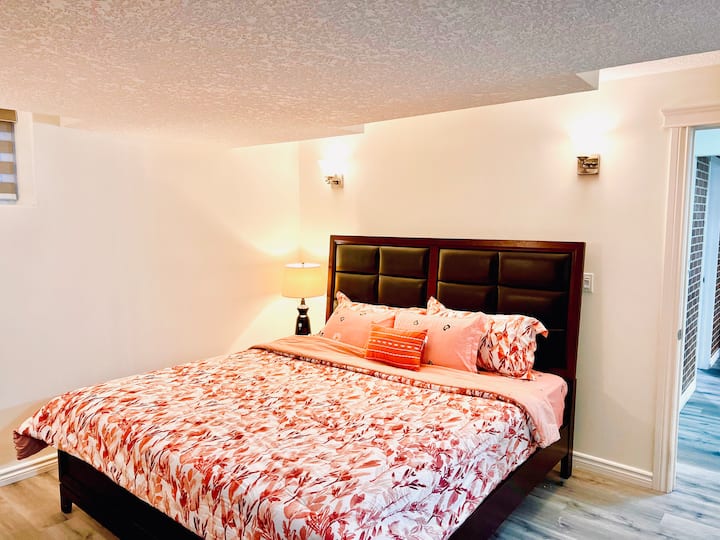 Beautiful 2 Bedrooms Independent Suite - Calgary