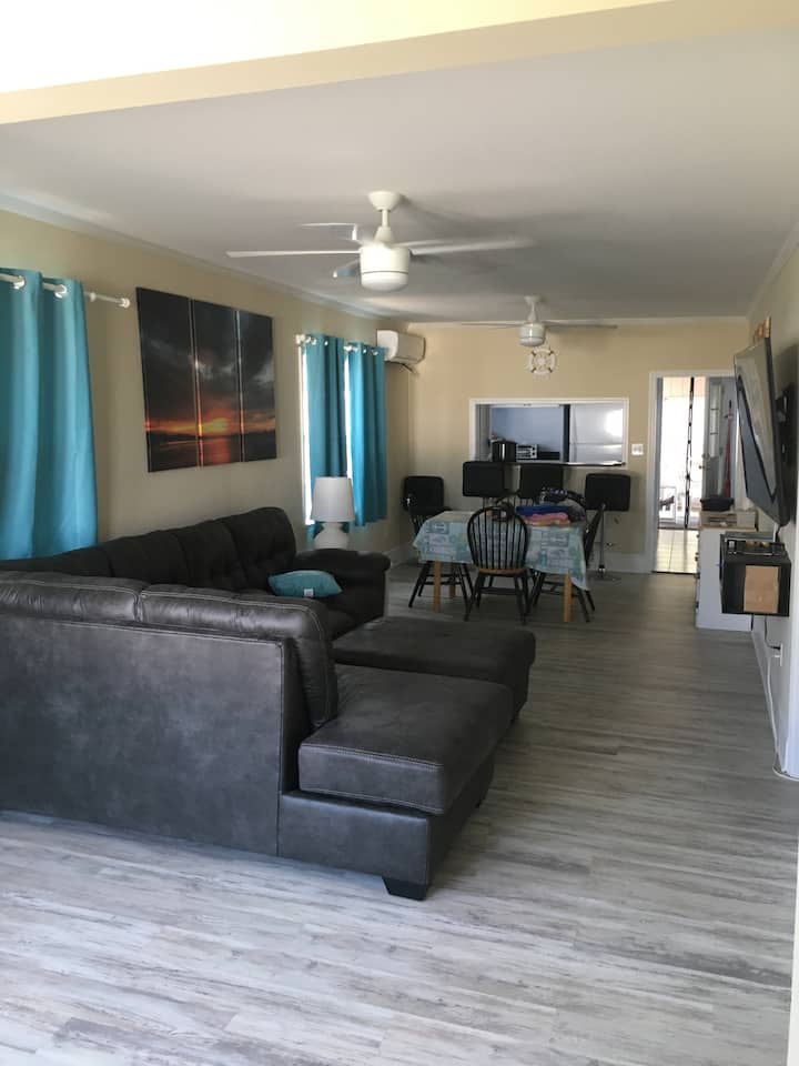 Family Home With Back Porch      Pet Friendly - Stone Harbor, NJ