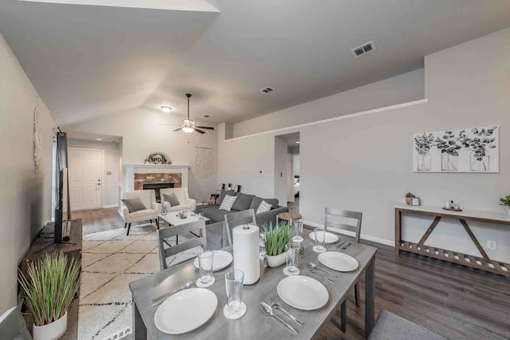 Comfy & Lux Home Minutes From K-town And Addison! - Carrollton, TX