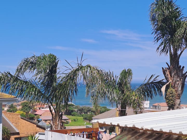 Simple Living @ Ryans Surf Cabin - Jeffreys Bay