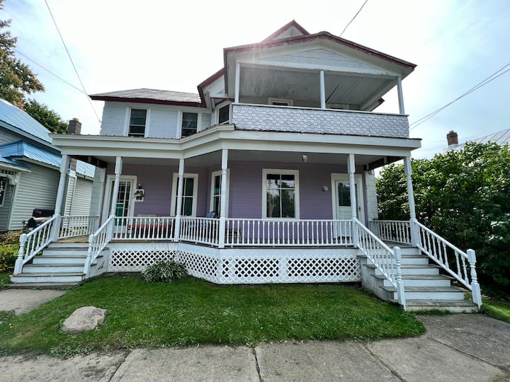 Bachelor  In Great Location Across From Hospital - Prescott