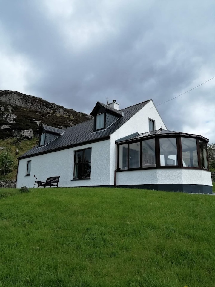 Top Floor Apartment With Stunning Sea Views - Ullapool