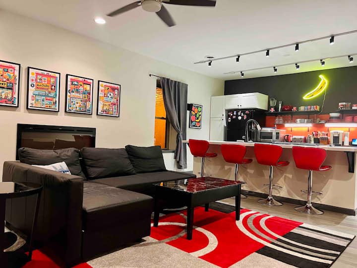 Large Ultra-modern Apartment W/deluxe Home Theater - Cleveland, OH