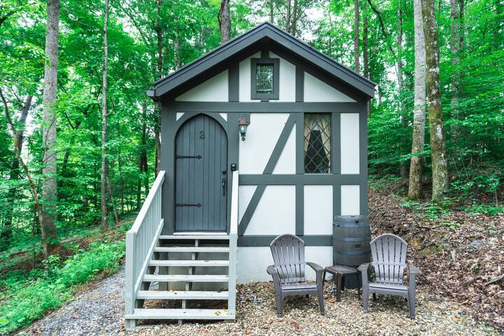 Tiny Home Cottage Near the Smokies #2 Lotte - Tiny houses for Rent in ...