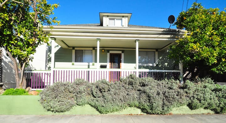 Spacious Downtown 3 Bd+ Walk To Beach & Boardwalk! - Santa Cruz, CA