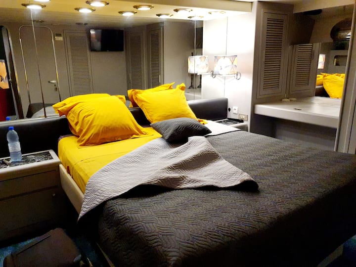 Cabine King Size à Bord D'un Yacht De 22m - Gruissan