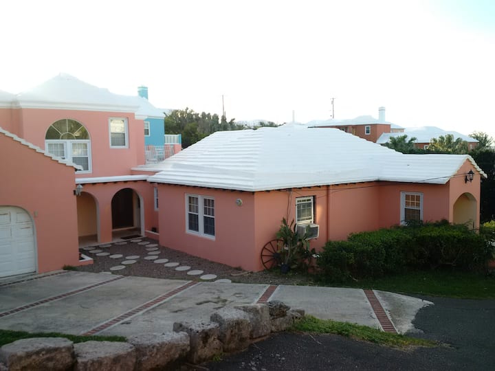 "Swinglo" Apartment  - St Georges - Bermuda